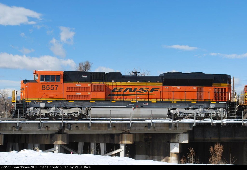 BNSF 8557